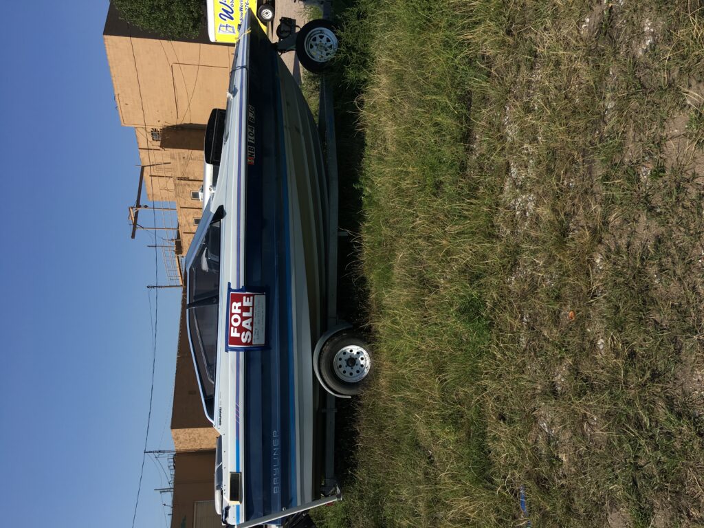 1989 Bayliner Capri 22 ft, deep hull – BidandBuy.Auction